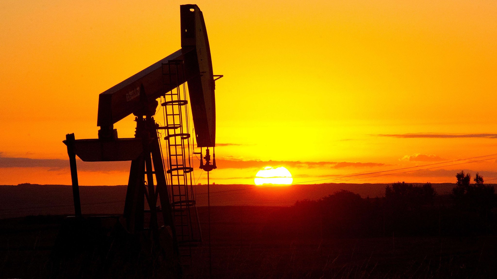 Crude Oil Sinks To 11 year Low As Oversupply Fears Intensify