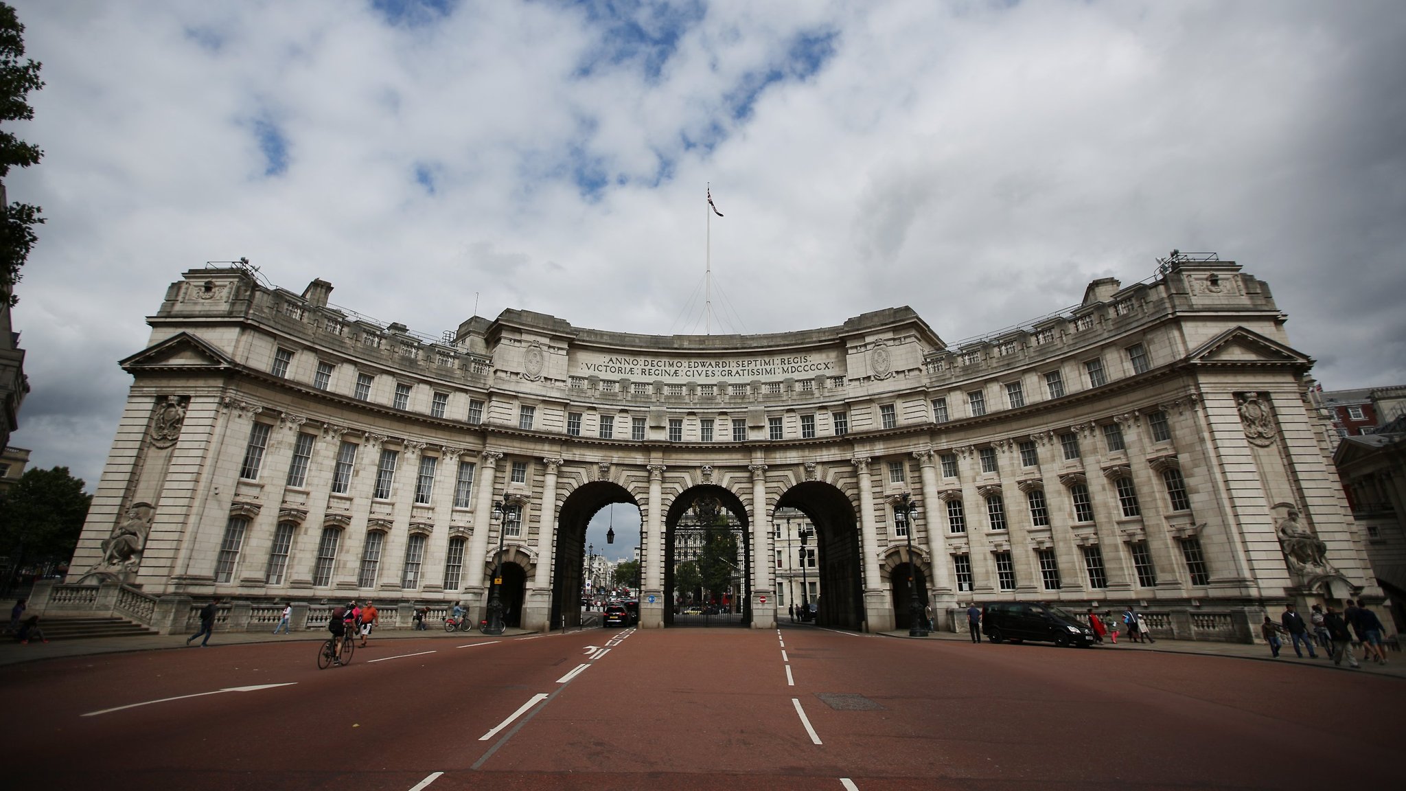 London landmark Admiralty Arch to become a Waldorf Astoria hotel