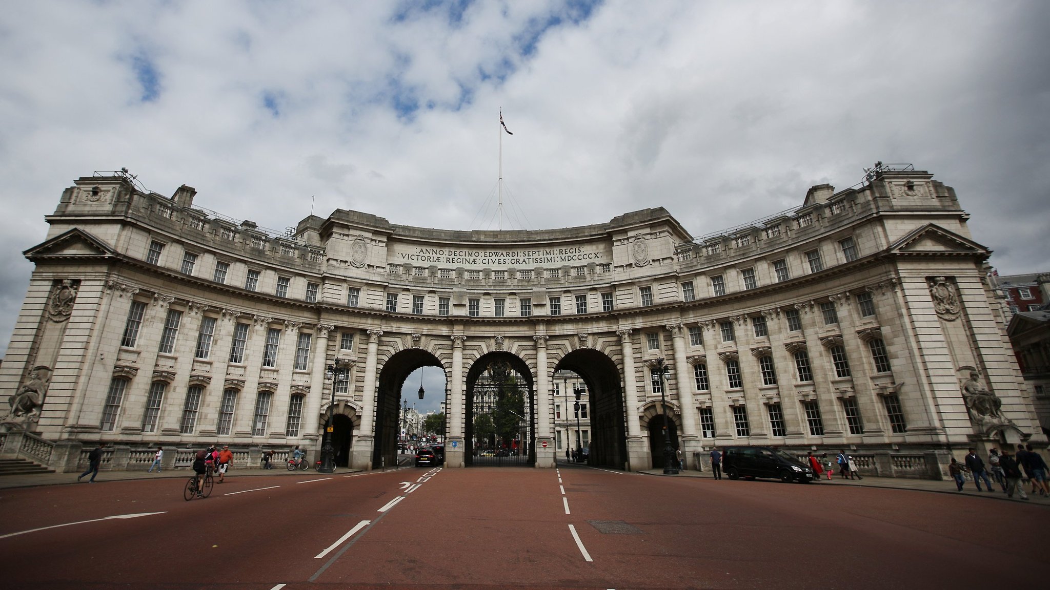 London landmark Admiralty Arch to become a Waldorf Astoria hotel