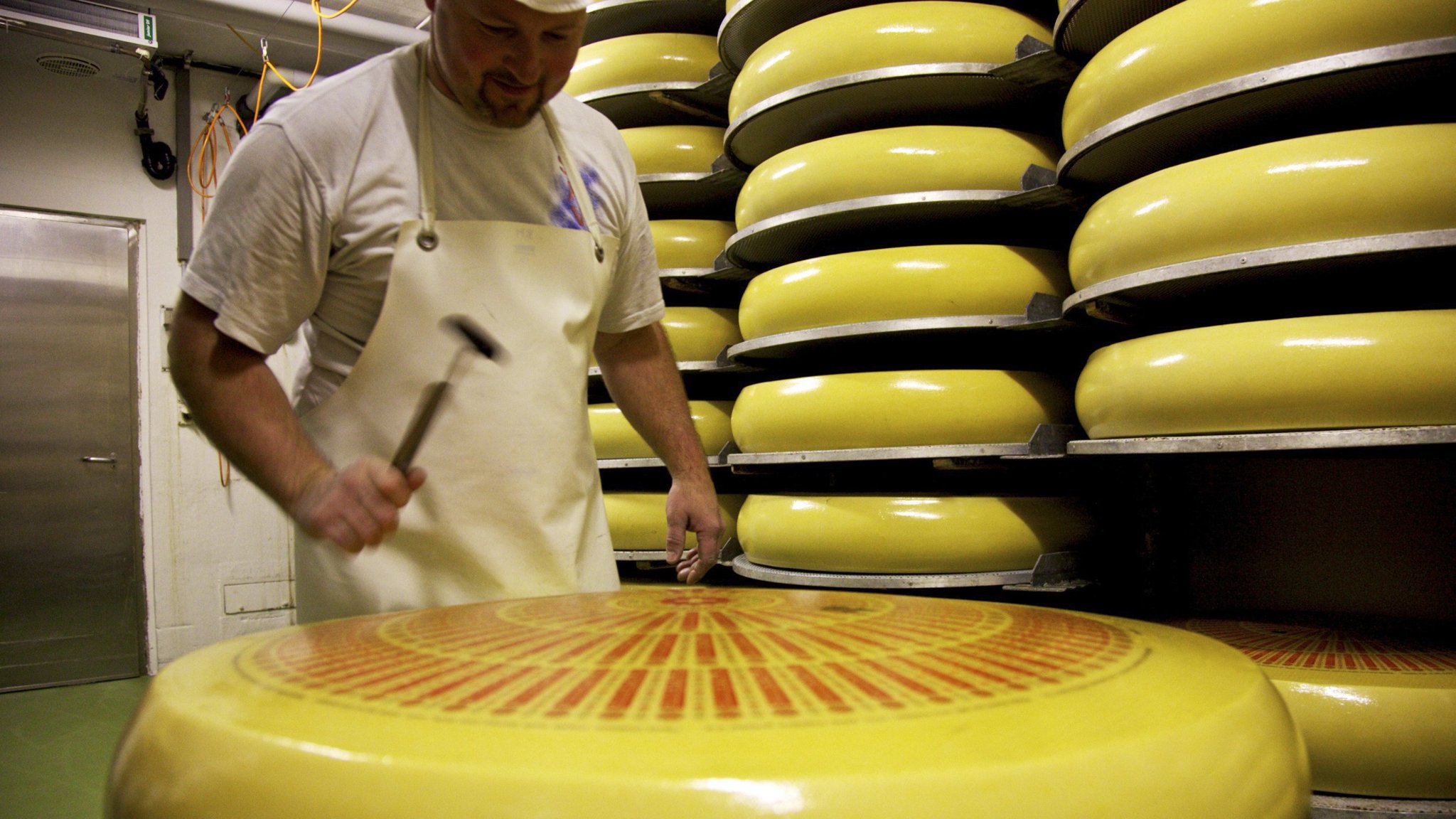 Swiss cheesemakers long for a stronger euro