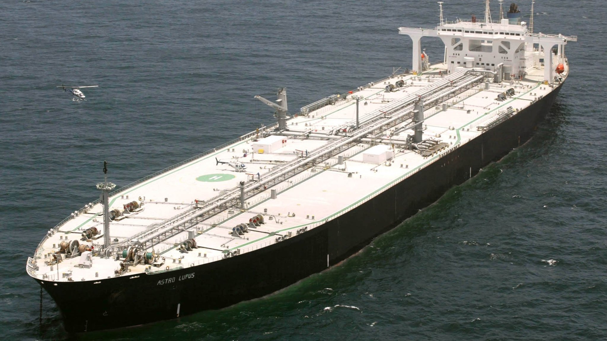Crude supertanker operators cash in on oil market rout