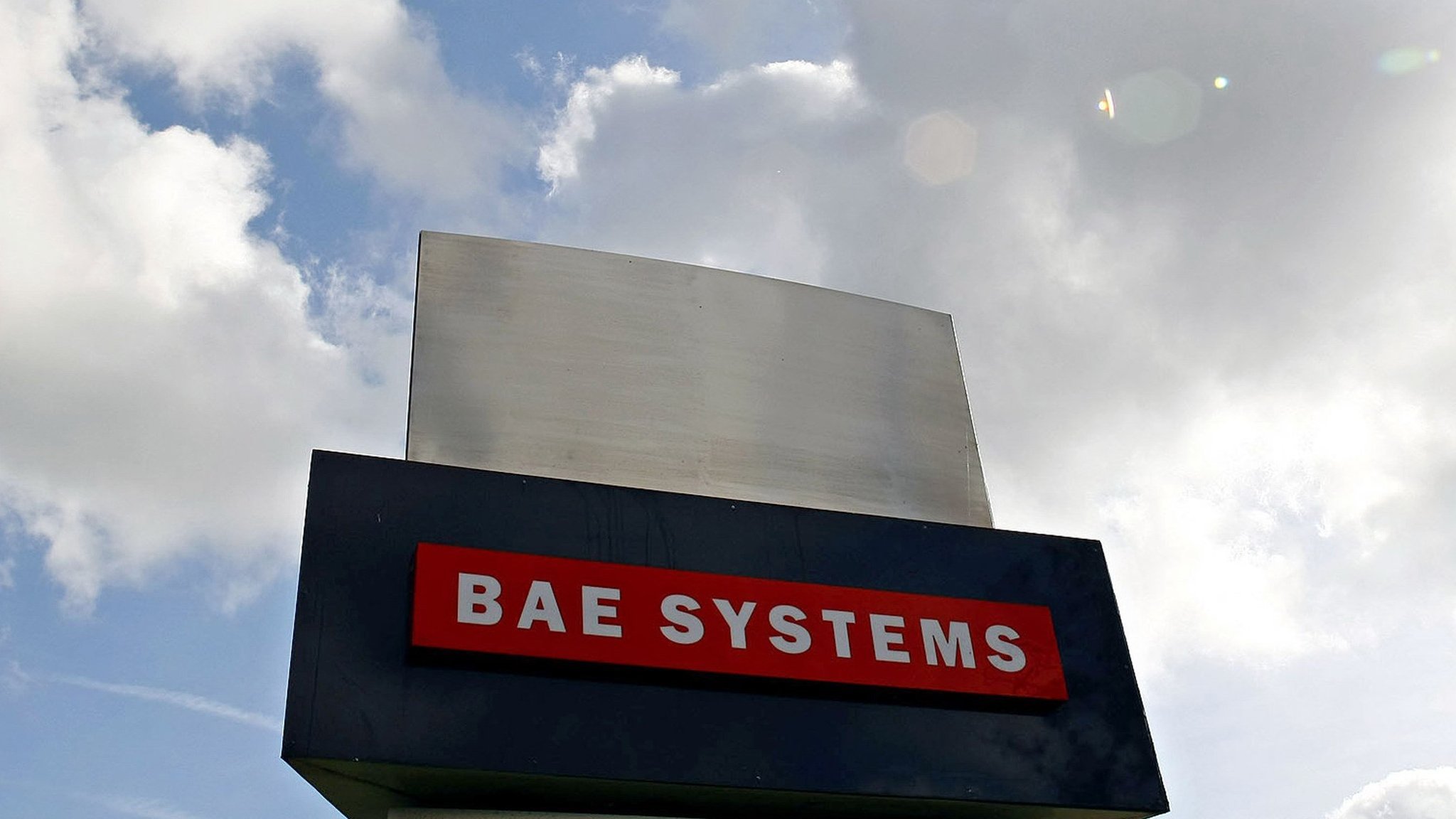 BAE Systems to streamline management and cut 2,000 jobs
