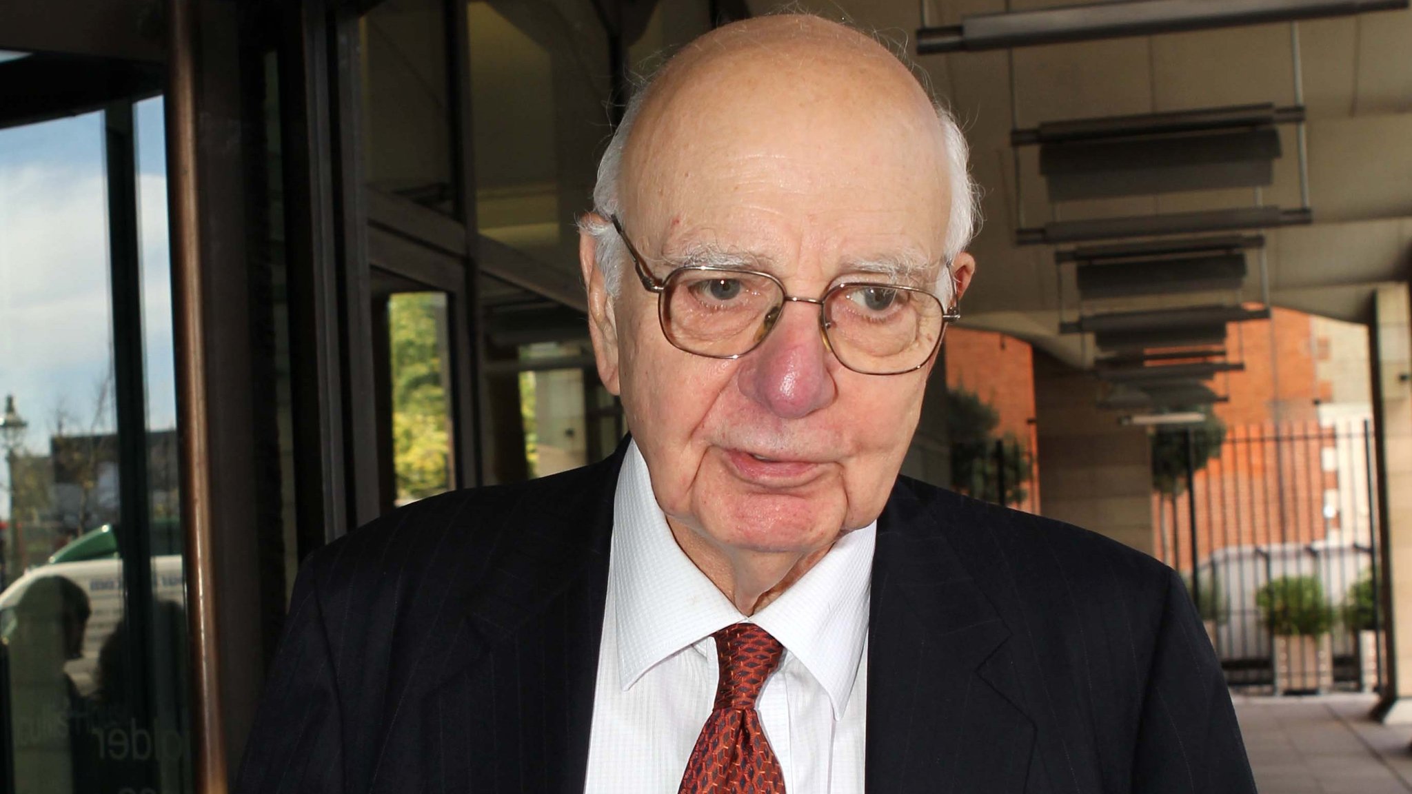 Paul Volcker stands tall against attacks from banking industry
