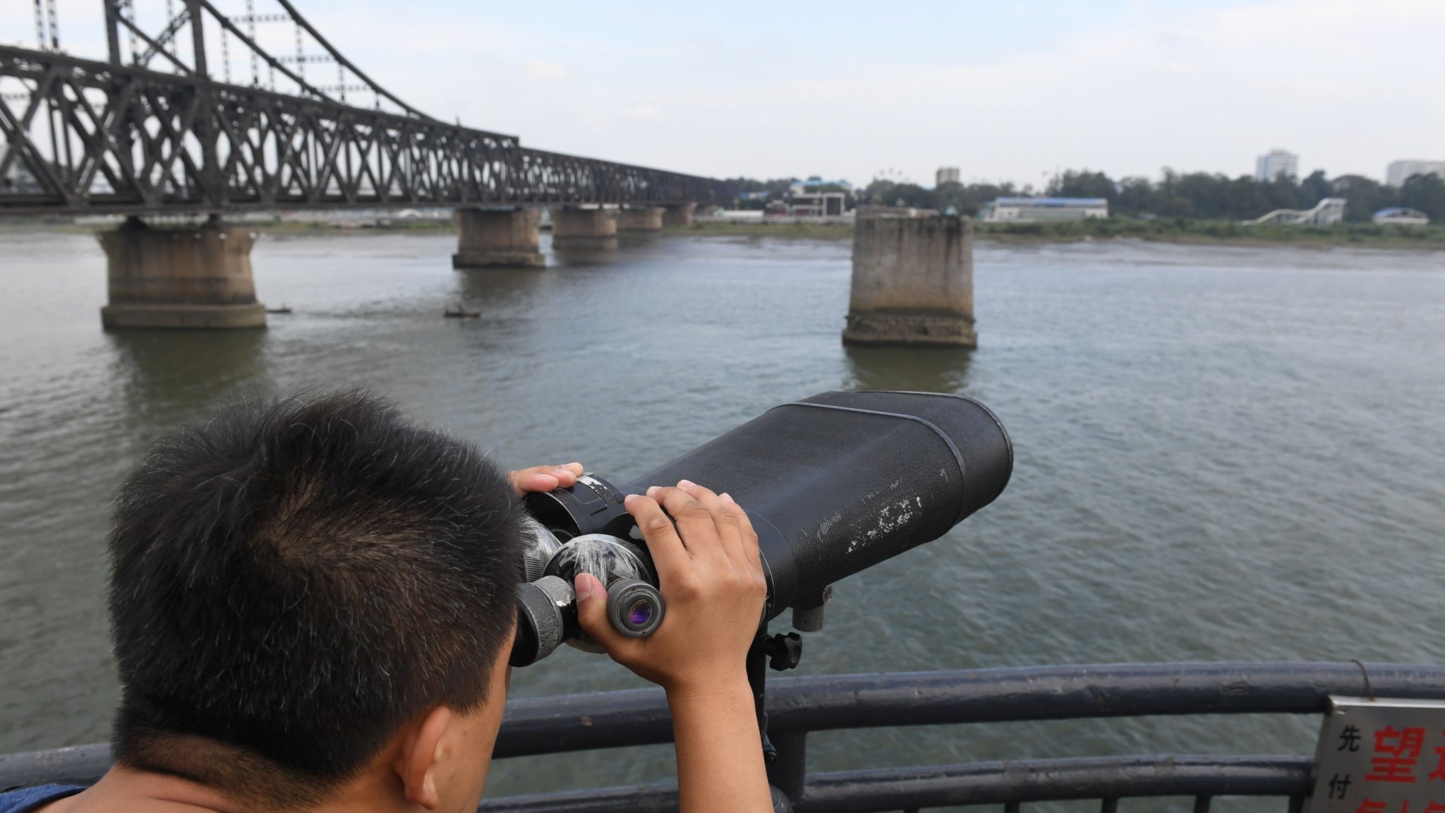 Chinese North Koreans provide bridge to outside world