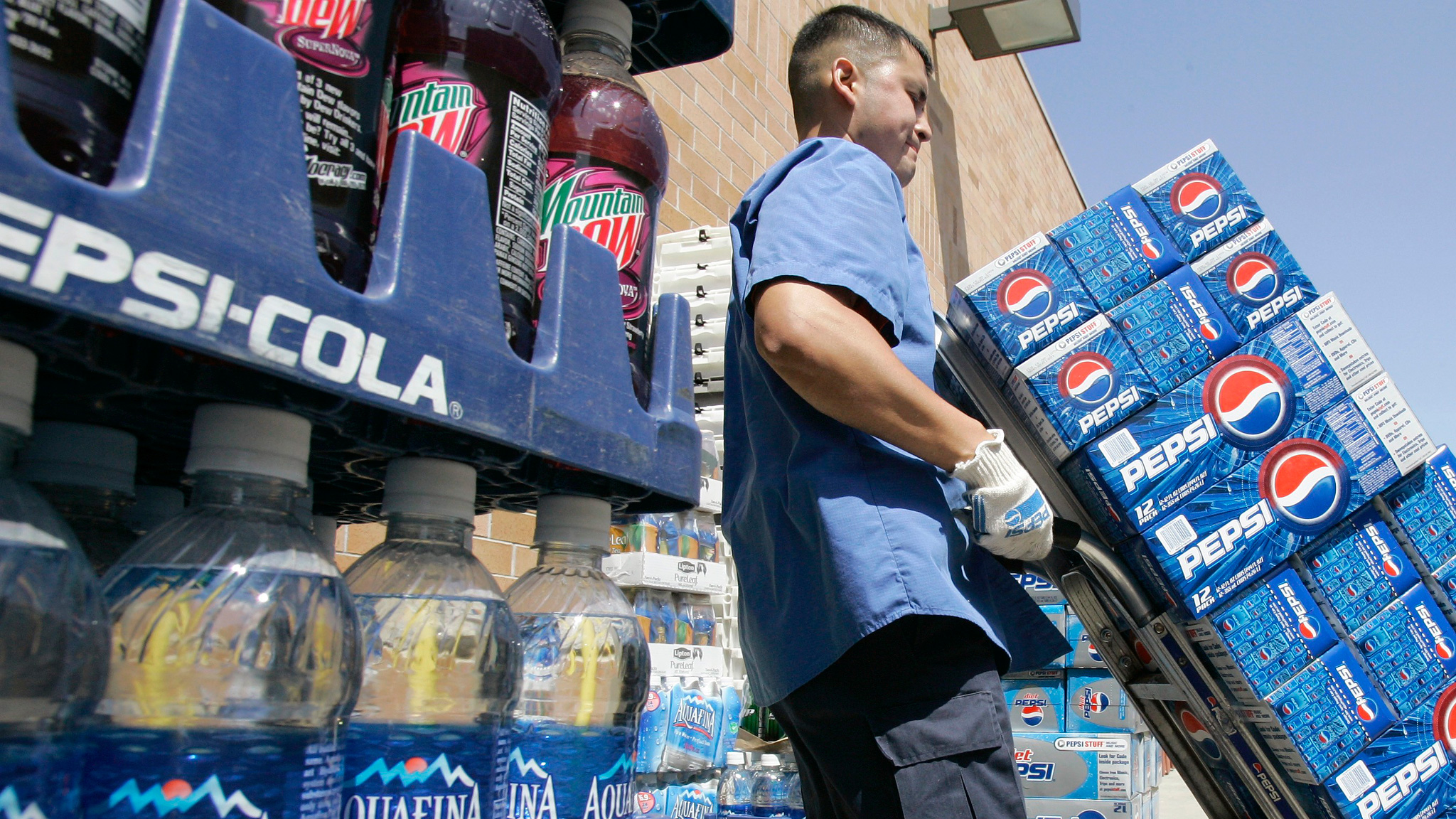 Pepsi shares slip after split rebuff